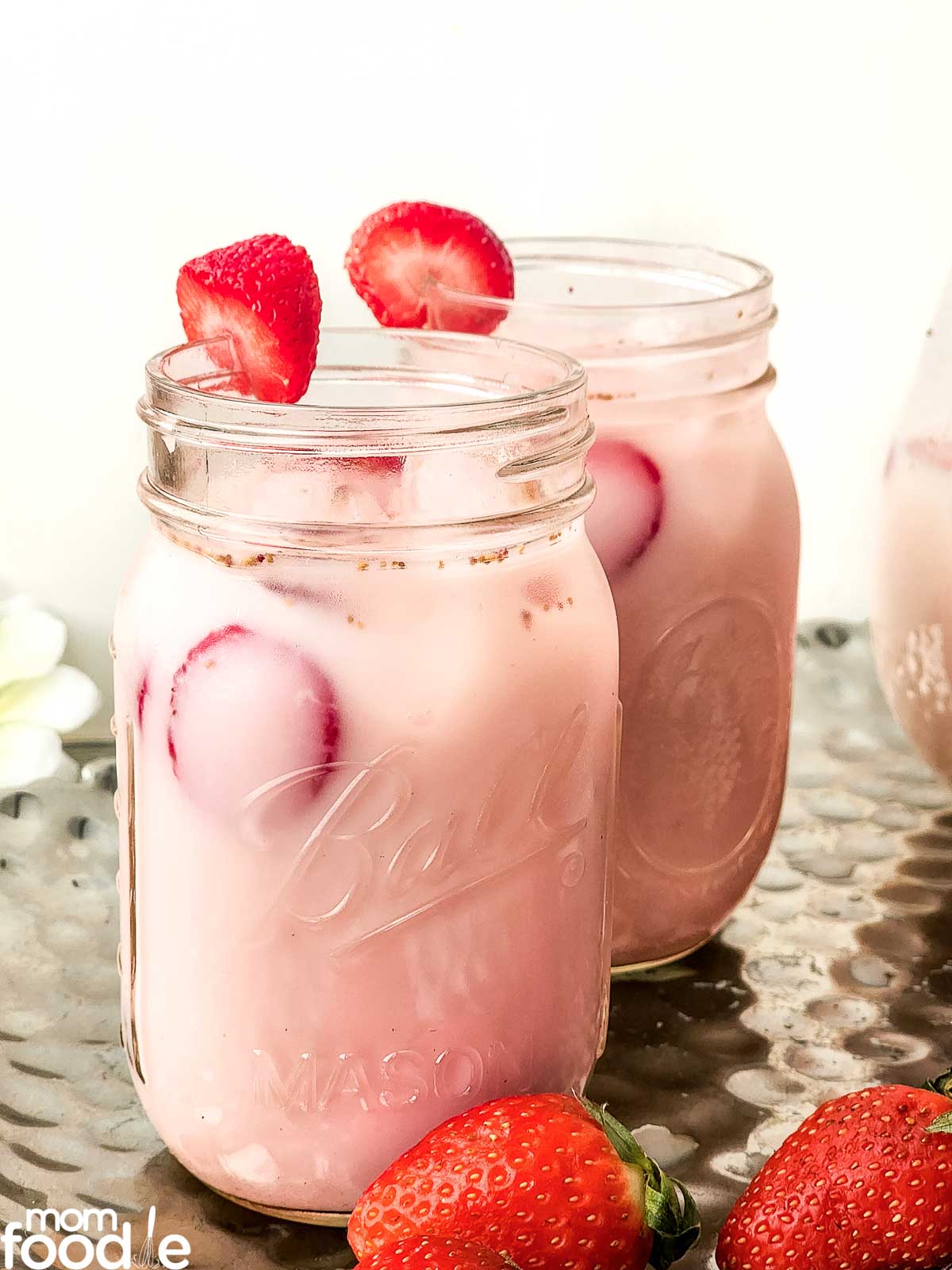 Strawberry Horchata Recipe - Mom Foodie