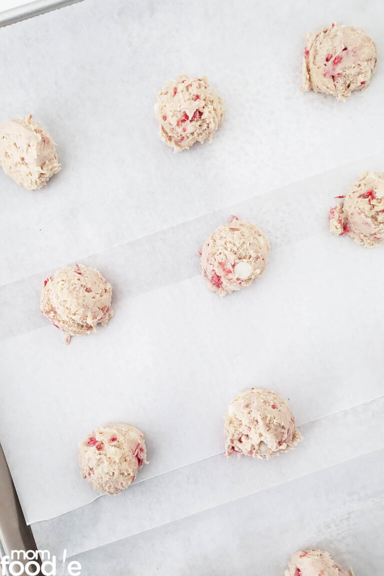Raspberry Cheesecake Cookies {Subway Copycat} - Mom Foodie