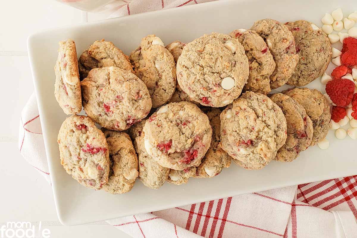 Raspberry Cheesecake Cookies {Subway Copycat} - Mom Foodie
