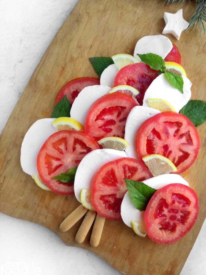 Christmas Caprese Salad - Mom Foodie