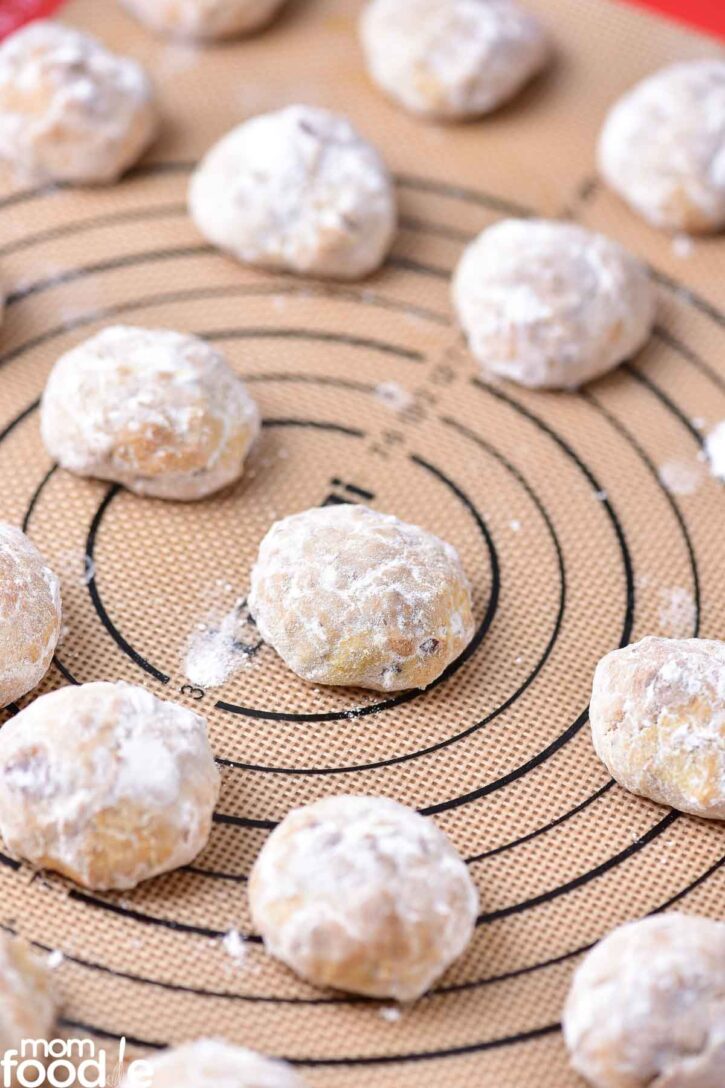 Snowball Cookies Recipe - Mom Foodie
