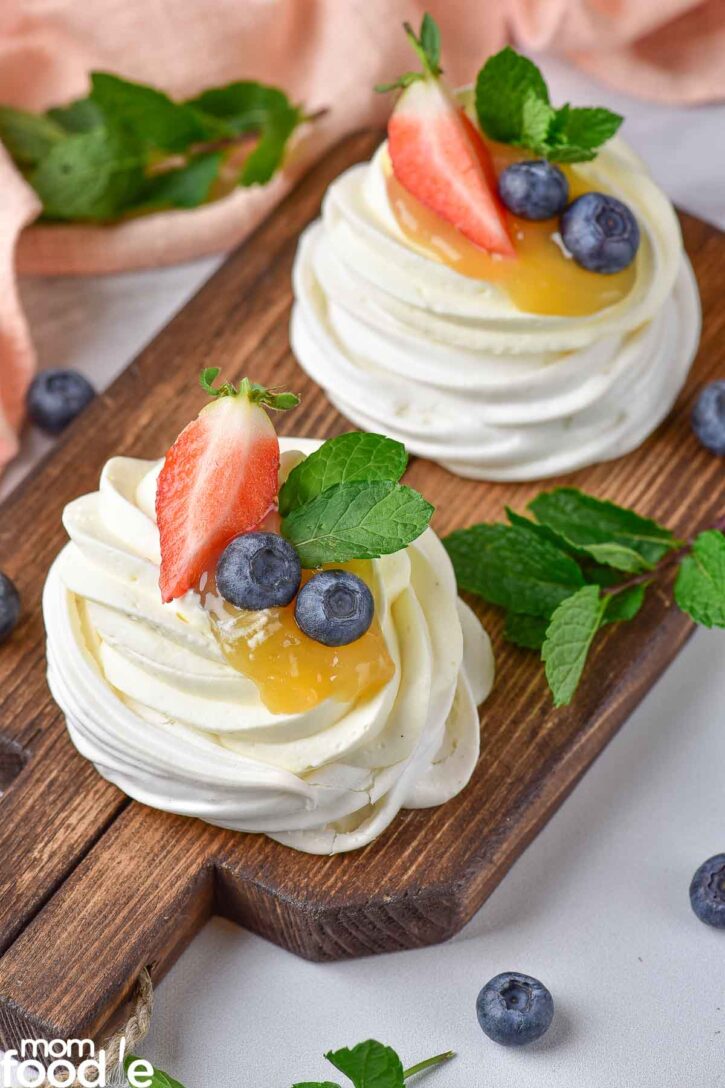 Mini Pavlovas Recipe - Mom Foodie
