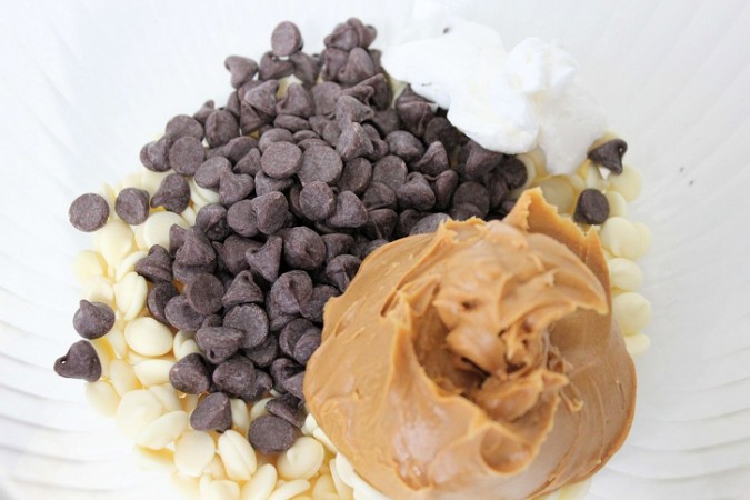 Peanut Butter Meltaways Recipe: DIY Chocolate Candy - Mom Foodie