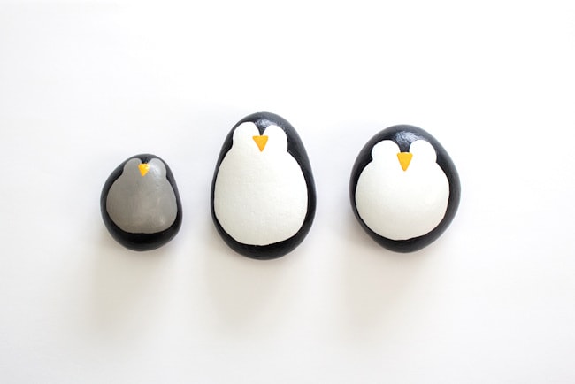 Penguin Painted Rocks, Christmas Rock Painting Craft - Mom Foodie