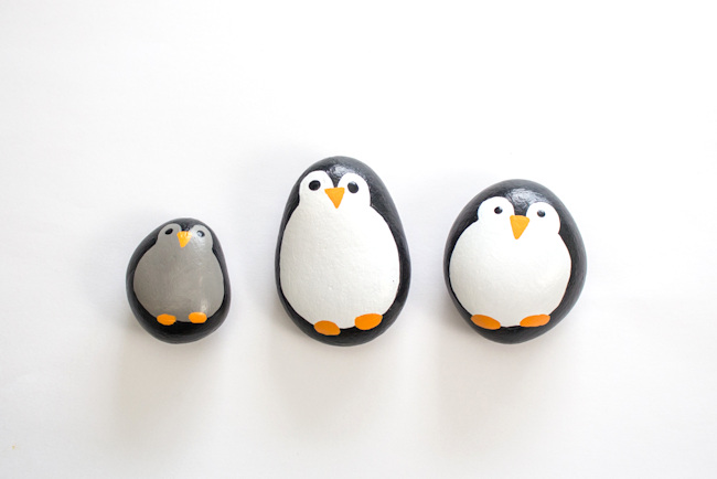 Penguin Painted Rocks, Christmas Rock Painting Craft - Mom Foodie